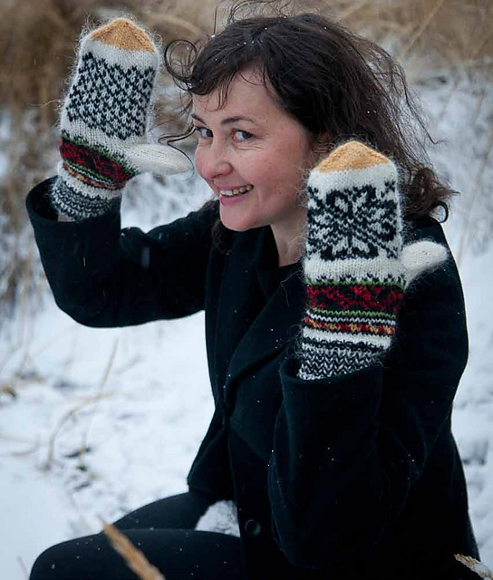 Ravelry: Nordic Leaf mittens pattern by Hélène Magnússon