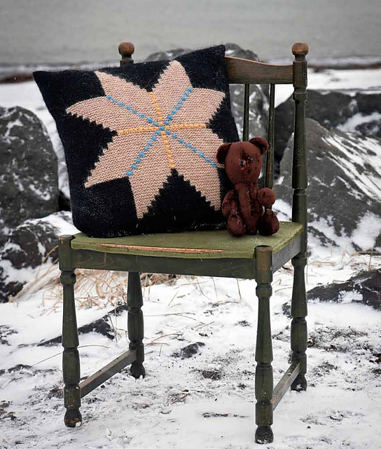 Ravelry: Step rose cushion pattern by Hélène Magnússon
