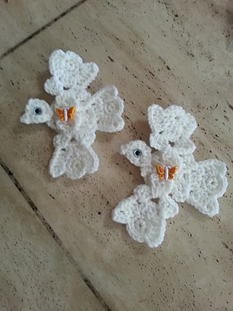 Ravelry: Dove applique using shells pattern by Helen Brady