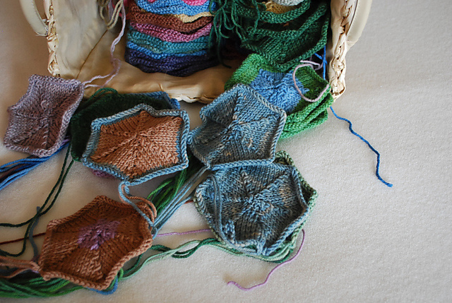 Ravelry: BrambleberryYarns' Hexagon Blanket