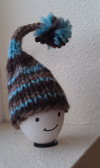 Ravelry: Egg Head Hat pattern by Heather Jordan