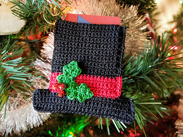 Ravelry: Snowman Hat Ornament/Gift Card Holder pattern by Erica Fedor