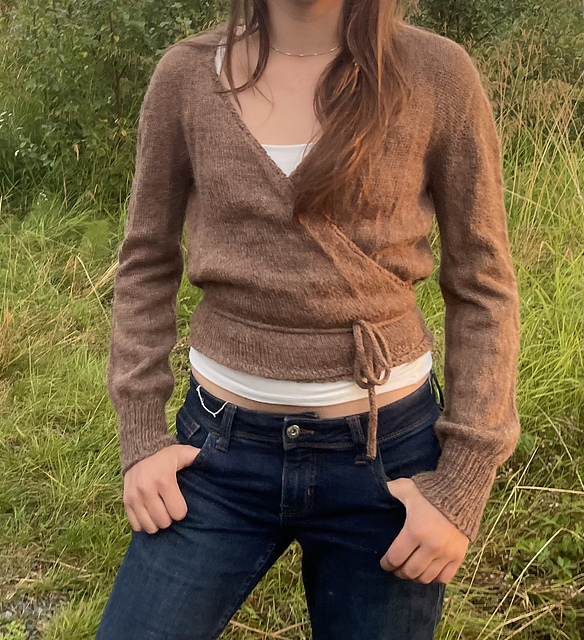 Ravelry: Cache-coeur de Rosières pattern by Anne B Hanssen
