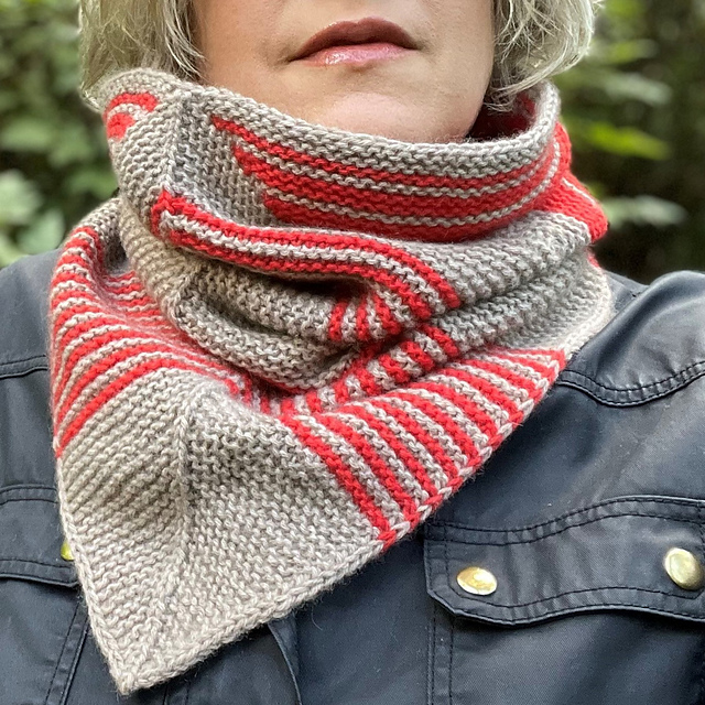 Ravelry: Fiver Cowl pattern by Hilary Engebretson