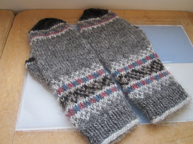 Ravelry: hiro25neko's Icelandic Leaves - Mittens-