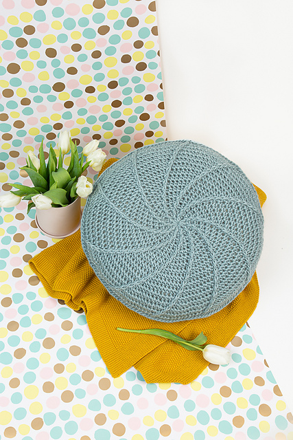 Ravelry: Spiral Shaped Pillow pattern by Hobbydingen