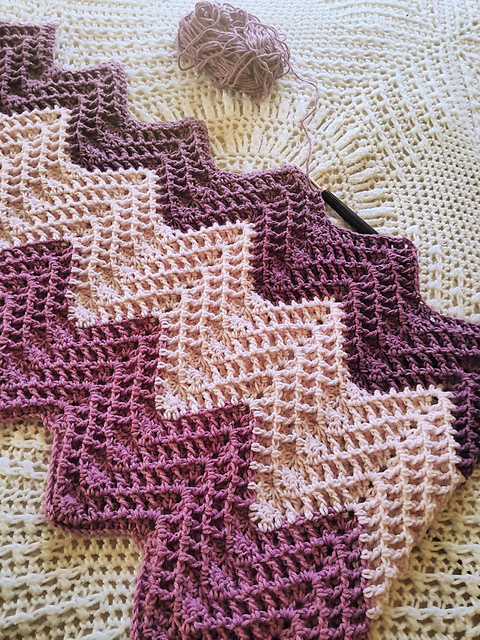 Ravelry: hollanddesigns' Reversible Waffle Chevron Blanket