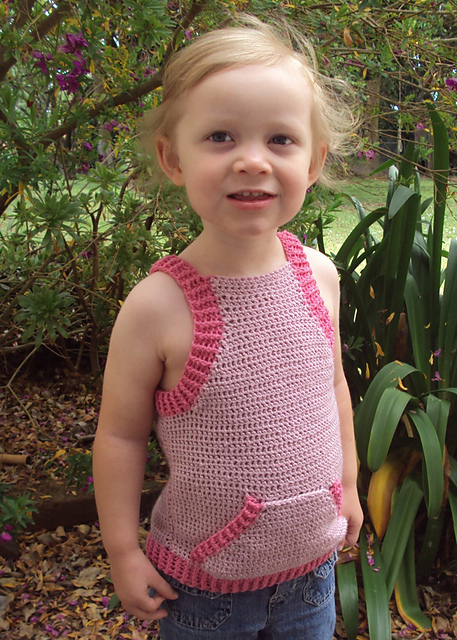 Ravelry: Triangle Pocket Tank Top pattern by Lisa van Klaveren