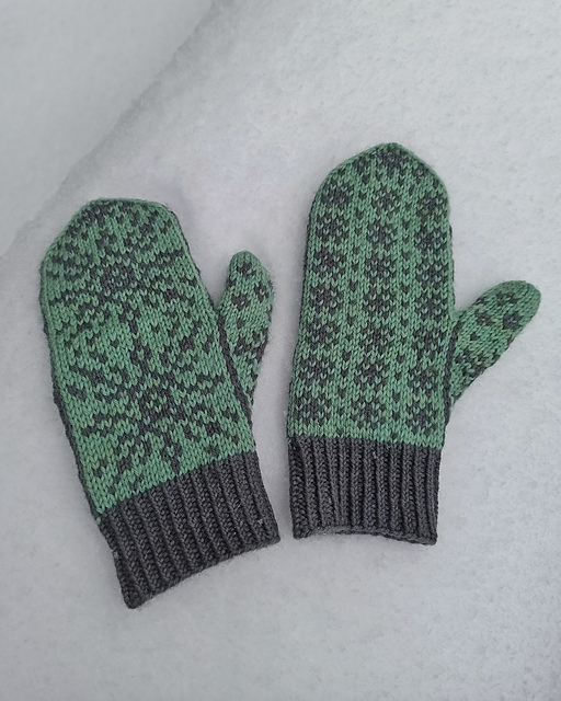 Ravelry: Diamond Snow Mittens pattern by Home of Cords