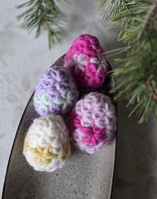 Ravelry: Floral Easter Egg pattern by Hookartdesign