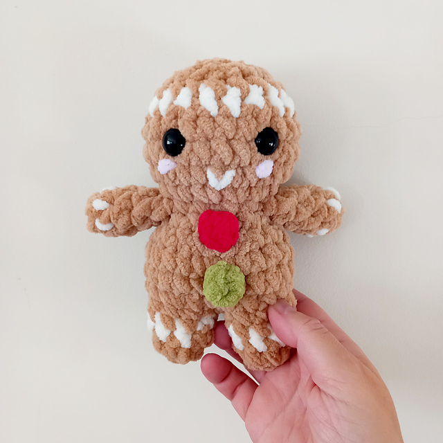 Ravelry: Gingerbread Man No Sew pattern by Hook Stories