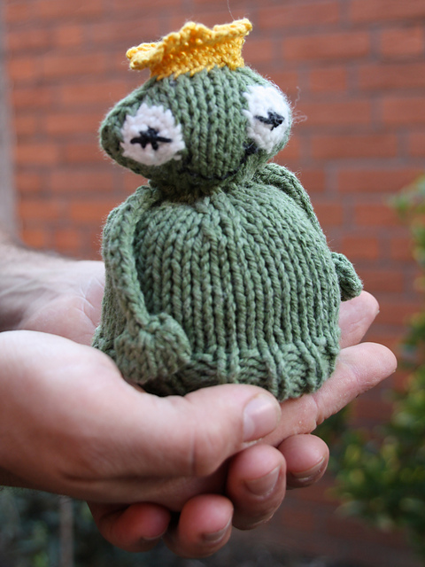 Ravelry: The Frog Prince - a double toy pattern by Frauke G