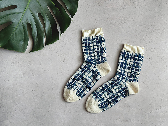 Ravelry: Checkered Dream socks pattern by Sangmi Lee