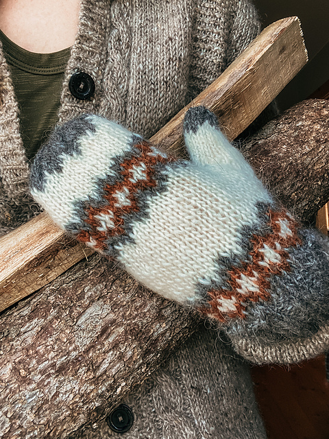 Ravelry: Lindy Mitts pattern by Laura M Martin