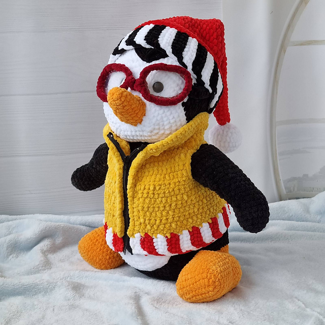 Ravelry: Penguin Hugsy pattern by Alona Bova