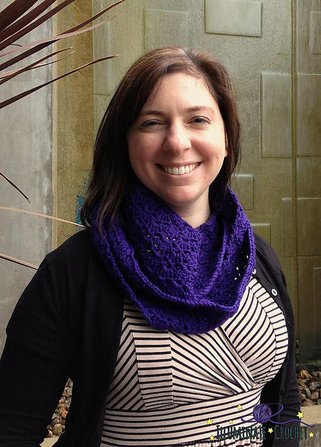 Ravelry: Bri Leigh Infinity Cowl pattern by Sara Leighton