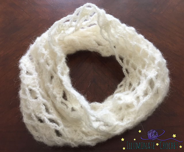 Ravelry: Weightless Cowl pattern by Sara Leighton