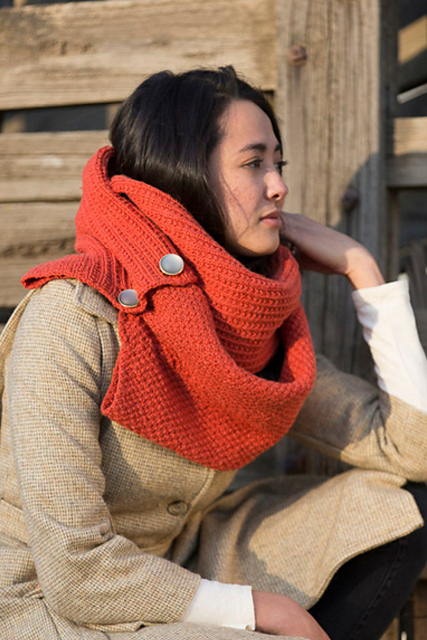 Ravelry: Convertible Button Scarf pattern by Anna Cohen