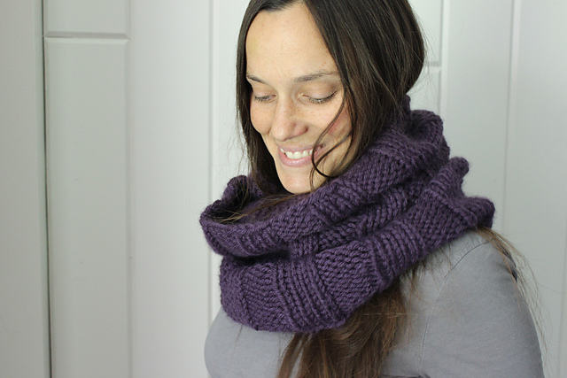 Ravelry: Windy City Cowl pattern by Laura Spargo Anderson