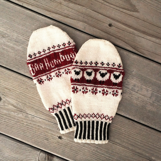 Ravelry: Baa Humbug Mittens pattern by Amy Munson