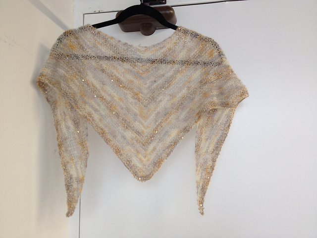 Ravelry: Shiny Garter Triangle pattern by Iris Schreier