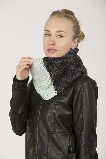 Ravelry: Two Color Cashmere Cowl pattern by Iris Schreier