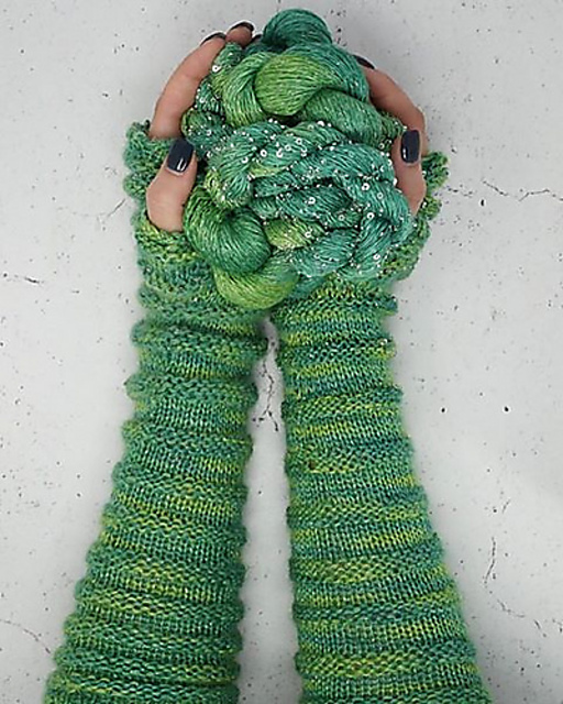 Ravelry: Luxury Mitts pattern by Iris Schreier