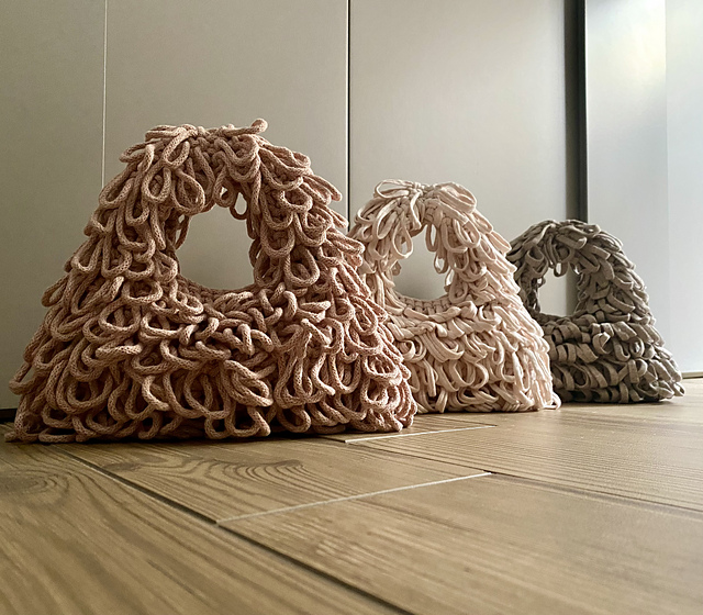 Ravelry: MINI FRINGE Bag pattern by isWoolish