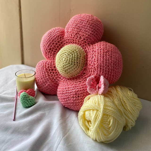 Ravelry: Flower Cushion pattern by Irene Starr