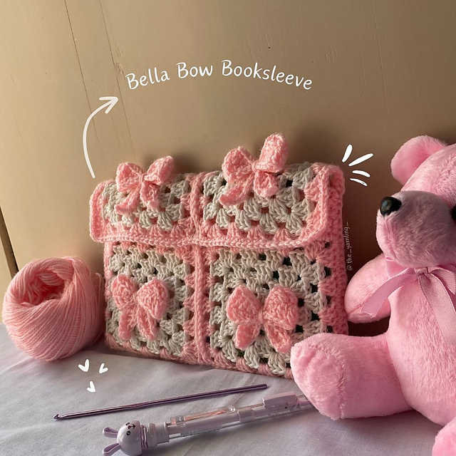 Ravelry: Bella Bow Booksleeve pattern by Irene Starr