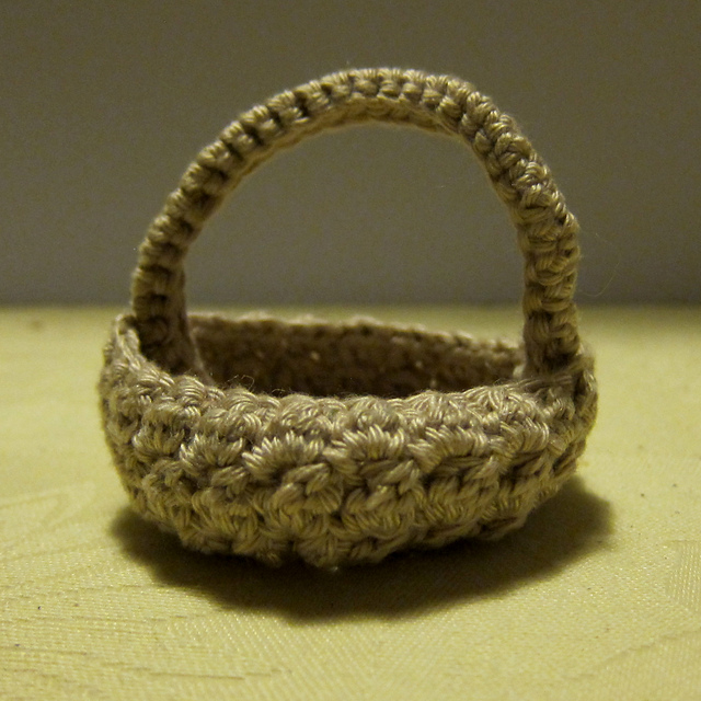 Ravelry: Flower Basket pattern by Maki Oomachi