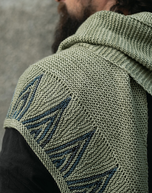 Ravelry: Triangulum pattern by Caroline Dick