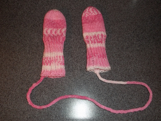 Ravelry: Fleece-Lined Stay-on Baby Mittens pattern by Jaime LaPlant