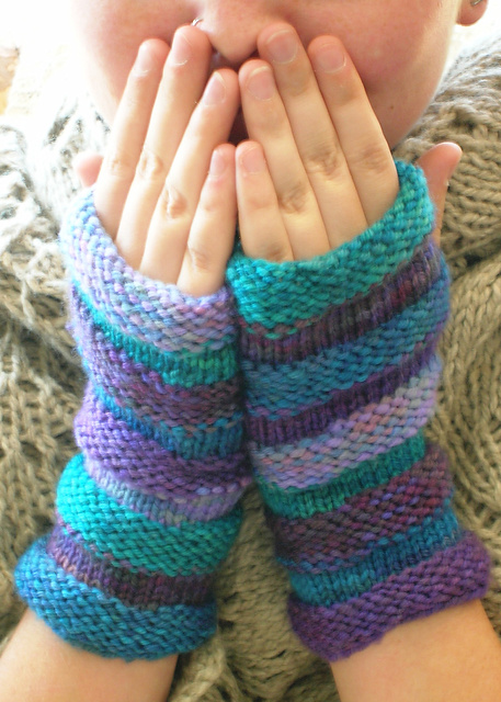 Ravelry: Hive Mitts pattern by Jami Brynildson