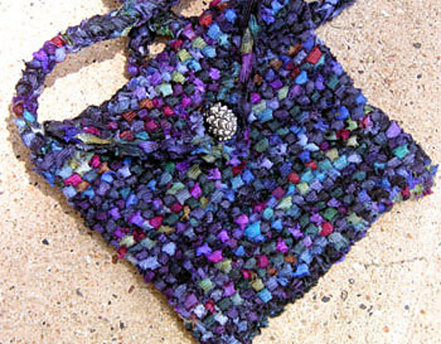 Ravelry: Lotus Purse pattern by Tatyana Tchibova