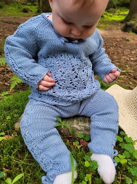Ravelry: Babyleaf tights pattern by Jane Elise Naustvik