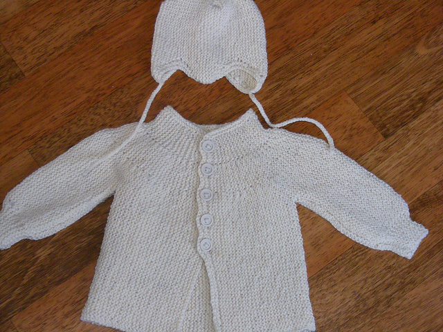 Ravelry: Leine baby – lue, jakke og sokker i rillestrikk pattern by ...