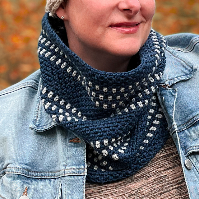 Ravelry: Pointillism Cowl pattern by Janine Mudge | Capital Crochet
