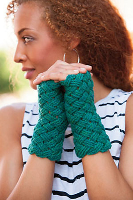 Ravelry: Basketweave Mitts pattern by Laurinda Reddig