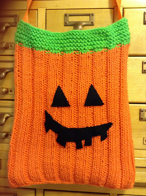 Ravelry: Pumpkin Book Tote Bag pattern by Jennifer A. Siderius