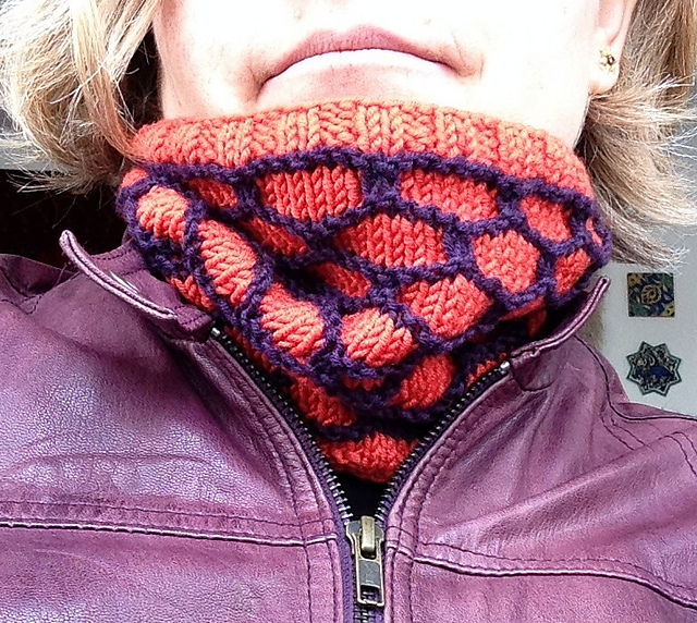 Ravelry: Honeycomb Cowl Redux pattern by Jasmine Gardener-Popovac