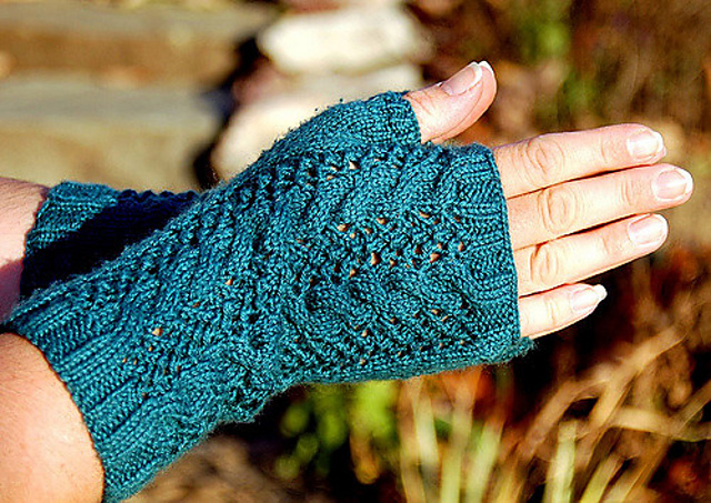 Ravelry: Merletto Mitts pattern by Jody McKinley