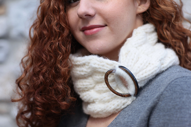 Ravelry: Julian Cowl pattern by Andi Javori