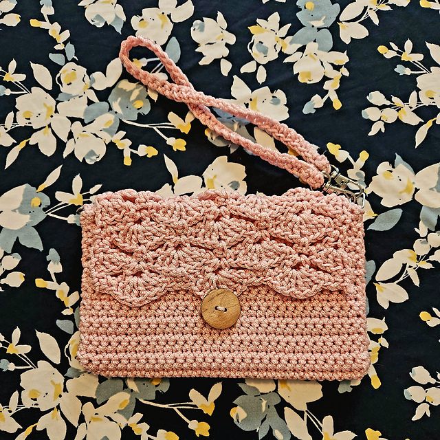 Ravelry: Wristlet pattern by Jessica F