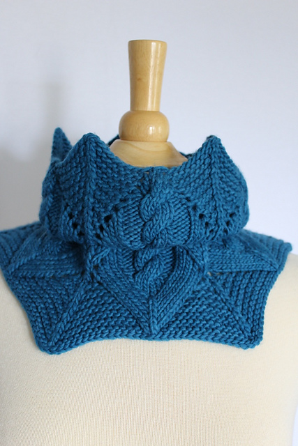 Ravelry: Courtly Cowl pattern by Jennifer Hagan