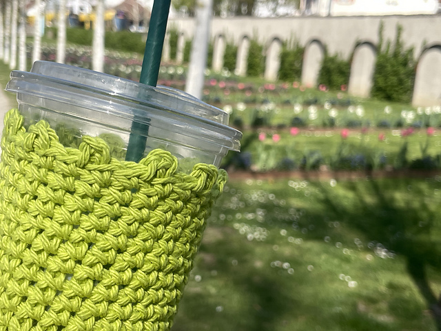 Ravelry: Spring Vibes Coffee Sleeve pattern by Jen Dickinson