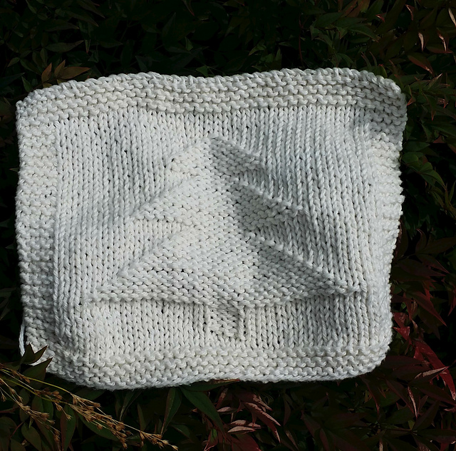 Ravelry: Christmas Tree Dish Cloth pattern by A Little Knitty Designs