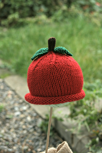 Ravelry: Newborn Apple Hat pattern by A Little Knitty Designs