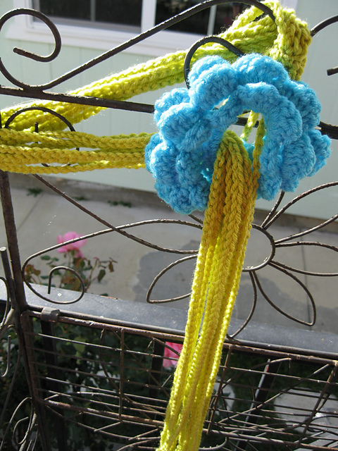 Ravelry: Flower Chain Scarf pattern by Jennifer Uribe