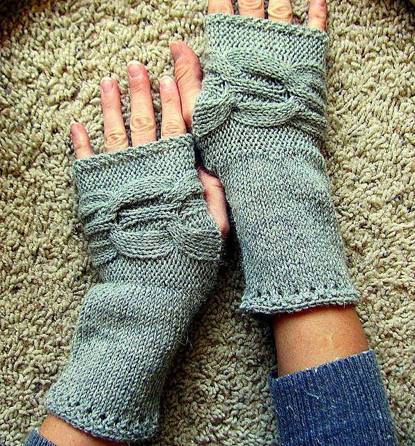 Ravelry: Moose Track Mitts pattern by Jess Gagnon Knits